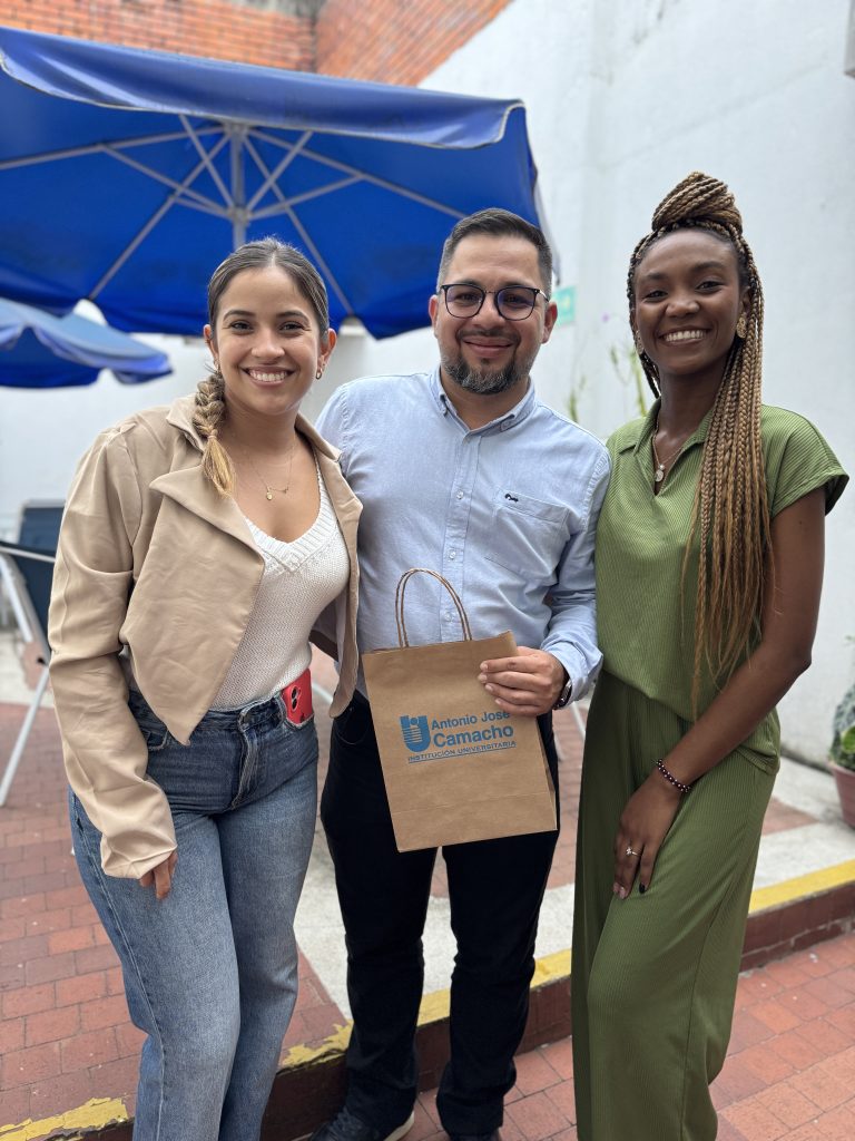 De estudiante apasionado a líder en salud: la historia de Iván Escobar ...